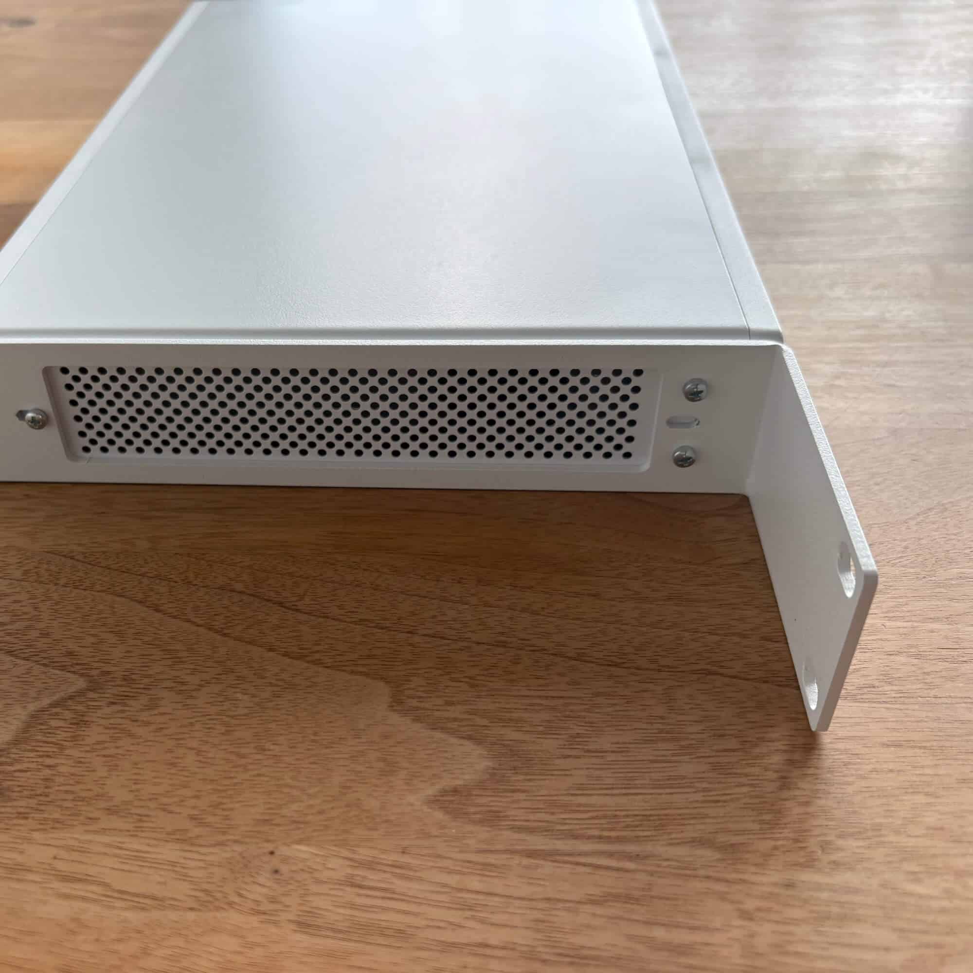 New minimalist rackmount kits for Sophos Firewalls