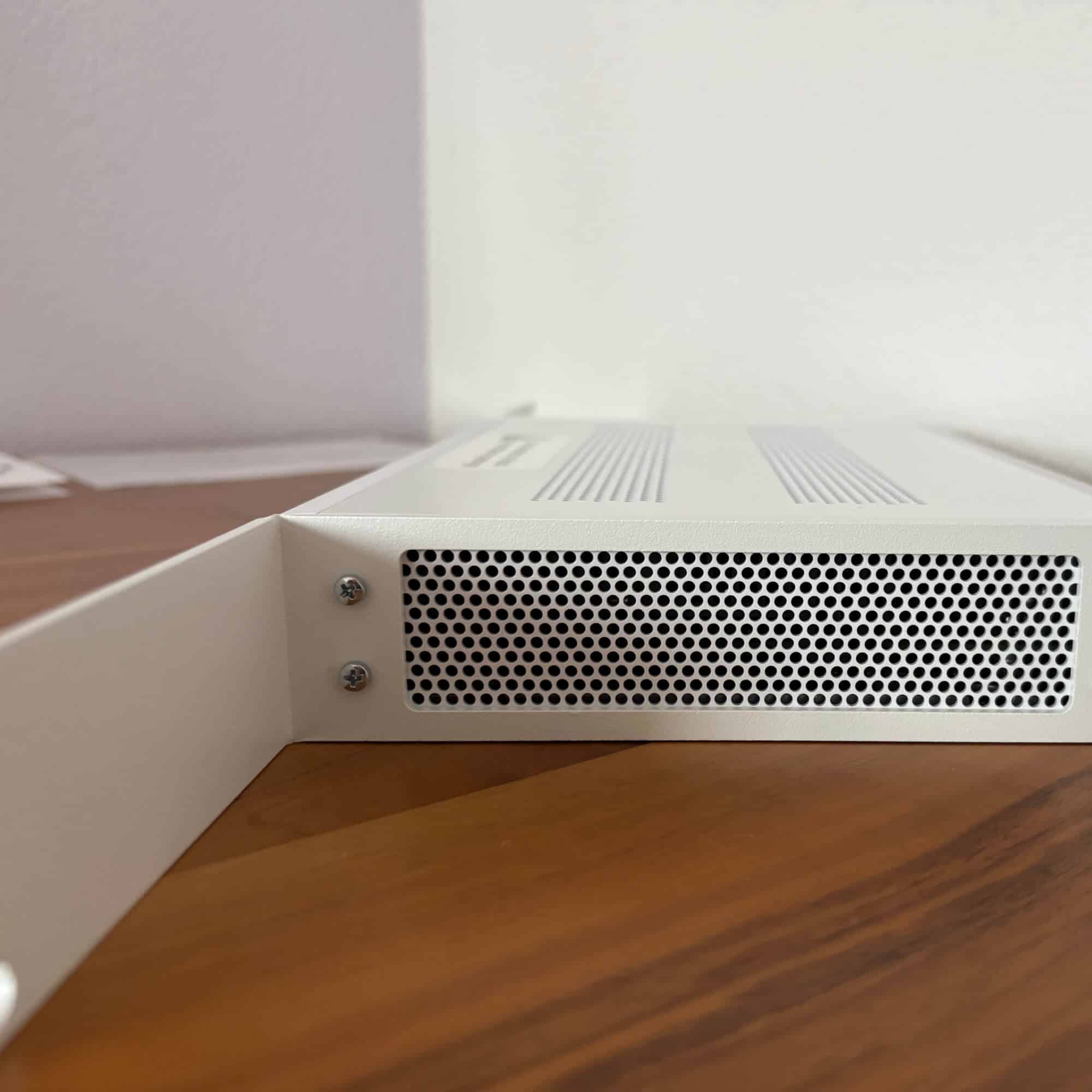 New minimalist rackmount kits for Sophos Firewalls